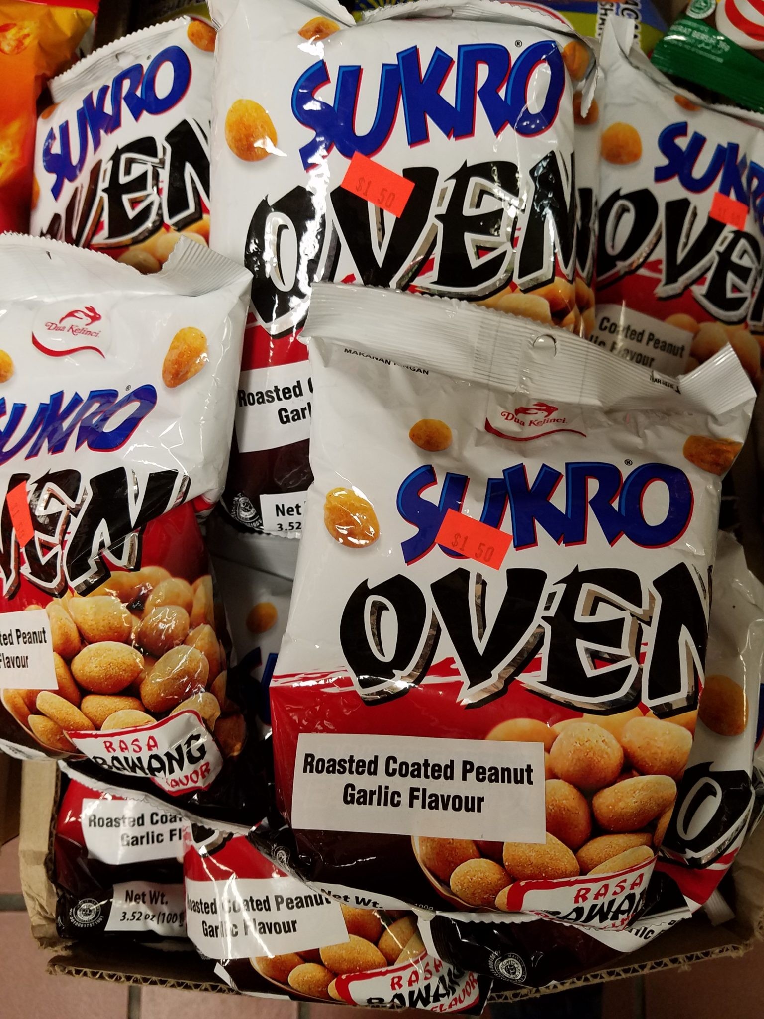 Dua Kelinci Sukro Oven rasa Bawang / Roasted coated peanut garlic ...